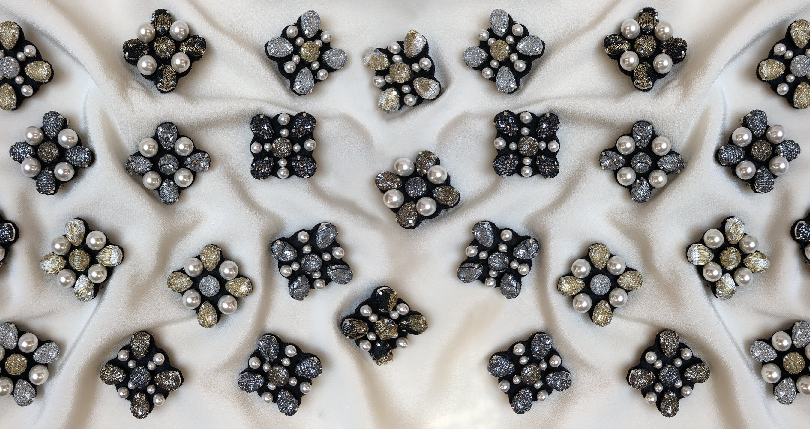 Brooches and Pendants – Laura8